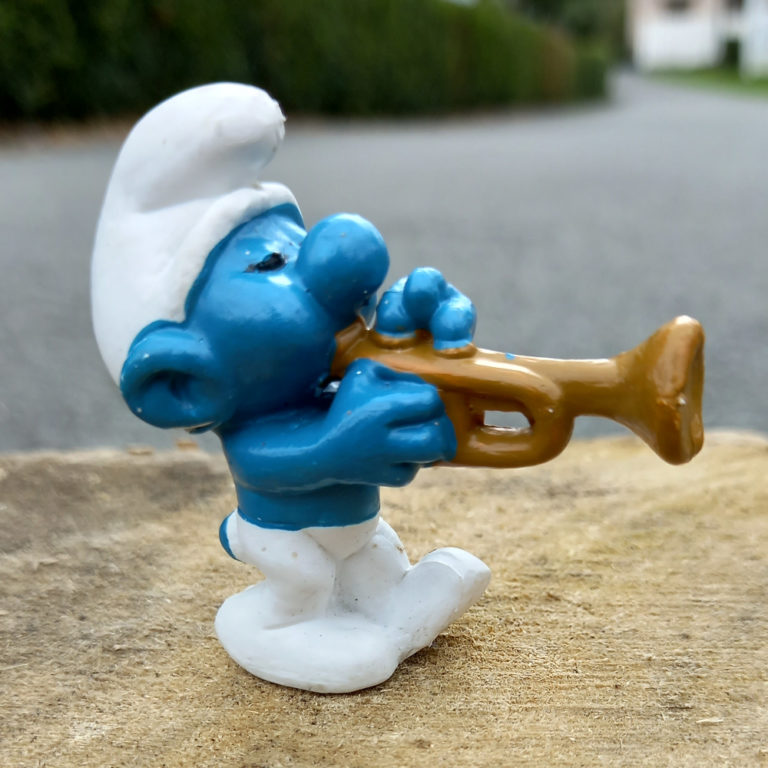 20047 Trumpeter Smurf with Tan Trumpet (Trompeter Schlumpf mit ...