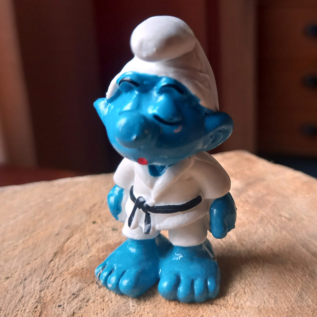 20134 Judo Smurf (Judoschlumpf) - Willow Bank Heritage Village