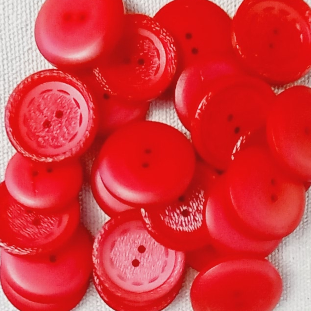 27mm Button Red 1980s NOS (BUT-077L) - Willow Bank Heritage Village